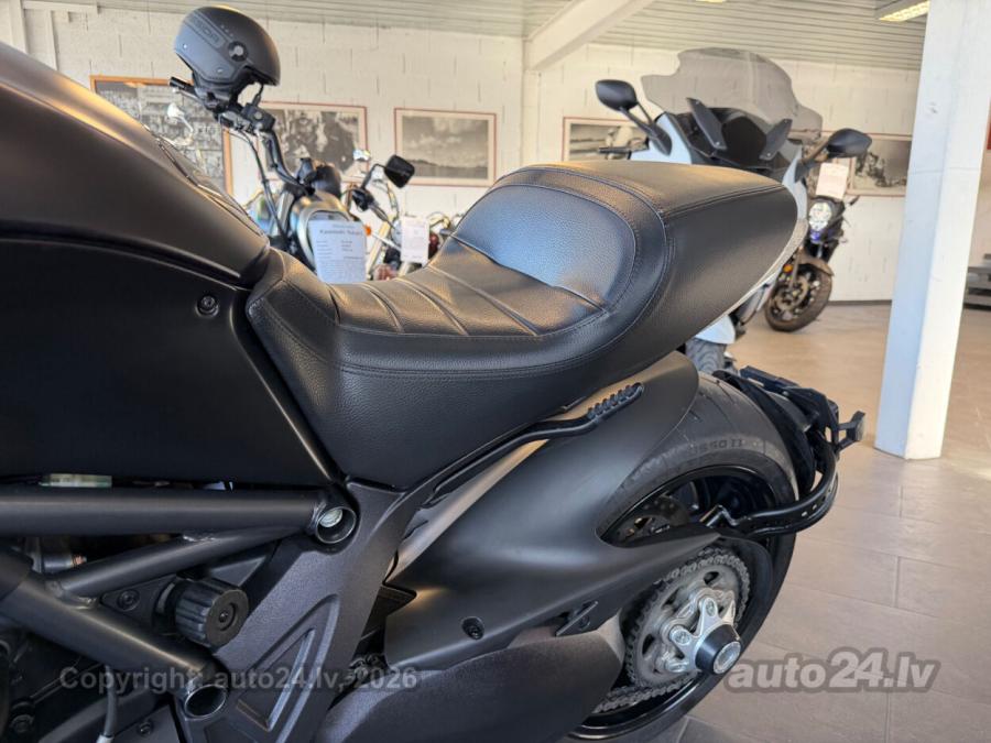Melns Ducati Diavel 2015 Tallina, ar dzinēja tilpumu 1.20 L un nobraukumu 9 tūkst. km par 10490 €, foto 17 vietnē AUTOMOTO.COM.LV