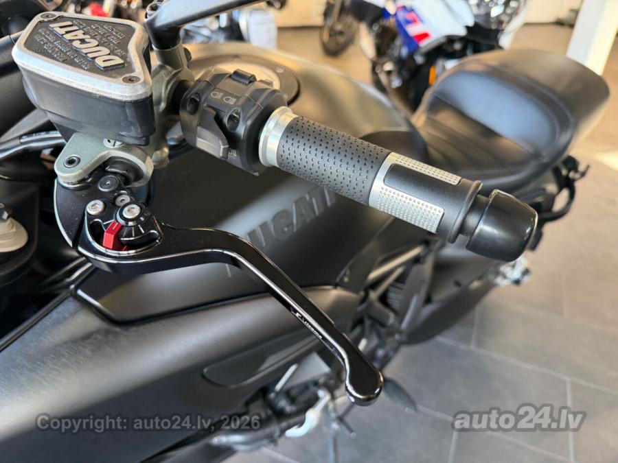 Melns Ducati Diavel 2015 Tallina, ar dzinēja tilpumu 1.20 L un nobraukumu 9 tūkst. km par 10490 €, foto 19 vietnē AUTOMOTO.COM.LV