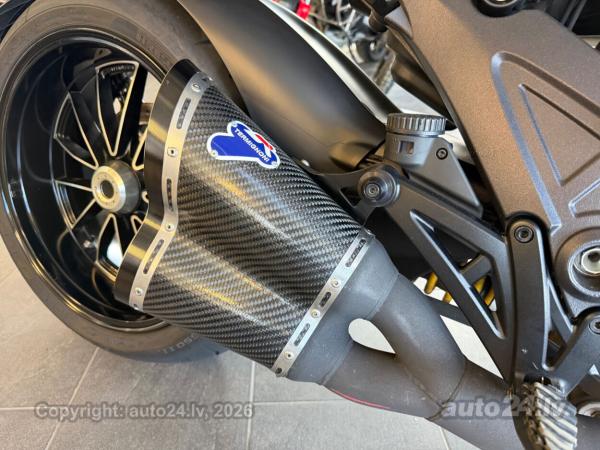 Черный Дукати Diavel 2015 в Таллин, объемом двигателя 1.20 л и пробегом 9 тыс. км за 10490 €, фото 5 на AUTOMOTO.COM.LV