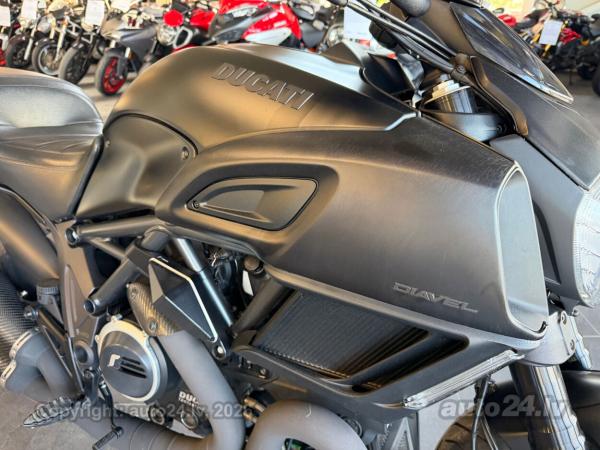 Черный Дукати Diavel 2015 в Таллин, объемом двигателя 1.20 л и пробегом 9 тыс. км за 10490 €, фото 6 на AUTOMOTO.COM.LV
