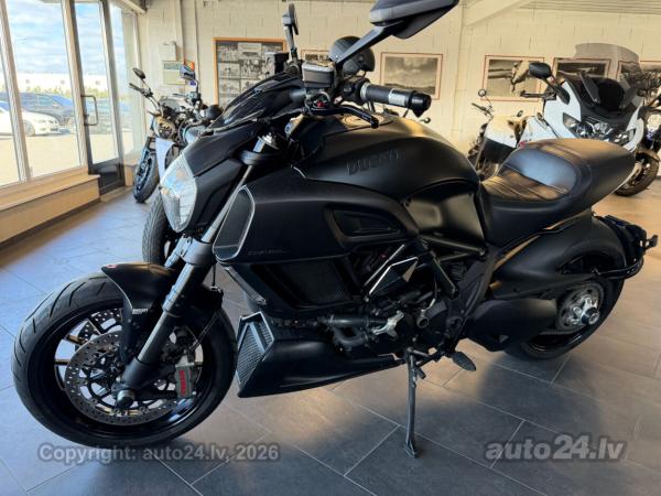 Black Ducati Diavel 2015 in Tallinn, with an engine capacity of 1.20 L and mileage of 9 thousand km for 10490 €, photo 11 on AUTOMOTO.COM.LV