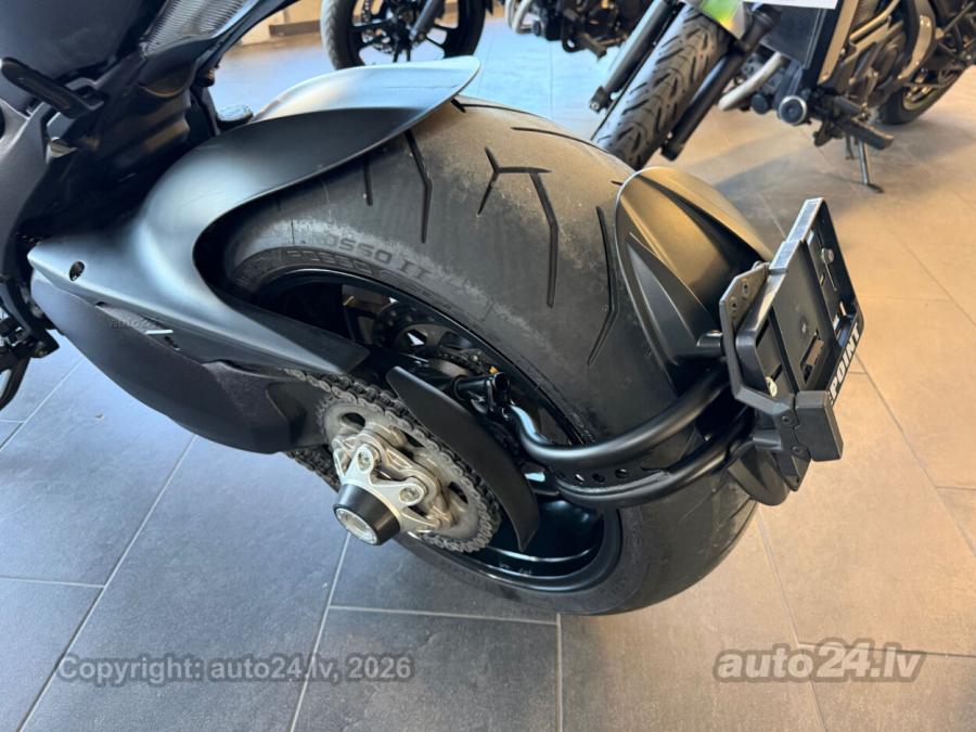 Melns Ducati Diavel 2015 Tallina, ar dzinēja tilpumu 1.20 L un nobraukumu 9 tūkst. km par 10490 €, foto 18 vietnē AUTOMOTO.COM.LV