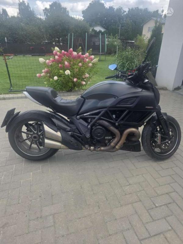 Черный Дукати Diavel 2015 в Вильнюс, объемом двигателя 1.20 л и пробегом 24 тыс. км за 8900 €, фото 1 на AUTOMOTO.COM.LV