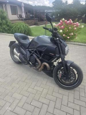 Black Ducati Diavel 2015 in Vilnius, with an engine capacity of 1.20 L and mileage of 24 thousand km for 8900 €, photo 3 on AUTOMOTO.COM.LV