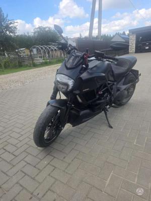 Black Ducati Diavel 2015 in Vilnius, with an engine capacity of 1.20 L and mileage of 24 thousand km for 8900 €, photo 6 on AUTOMOTO.COM.LV