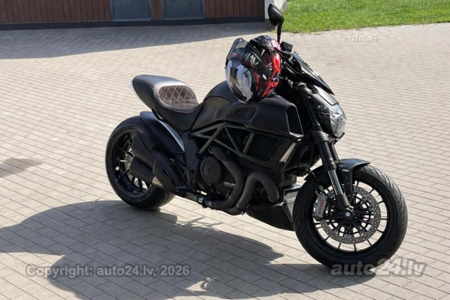 Melns Ducati Diavel 2016 Tallina, ar dzinēja tilpumu 1.20 L un nobraukumu 23 tūkst. km par 11500 €, foto 1 vietnē AUTOMOTO.COM.LV