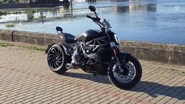 Black Ducati Diavel 2016 in Kaunas, with an engine capacity of 1.26 L and mileage of 21 thousand km for 13600 €, photo 1 on AUTOMOTO.COM.LV