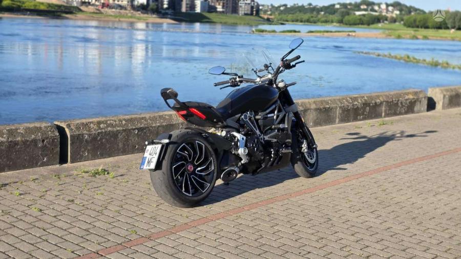 Black Ducati Diavel 2016 in Kaunas, with an engine capacity of 1.26 L and mileage of 21 thousand km for 13600 €, photo 3 on AUTOMOTO.COM.LV