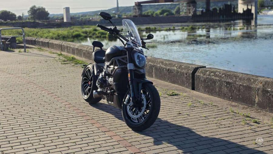 Black Ducati Diavel 2016 in Kaunas, with an engine capacity of 1.26 L and mileage of 21 thousand km for 13600 €, photo 4 on AUTOMOTO.COM.LV