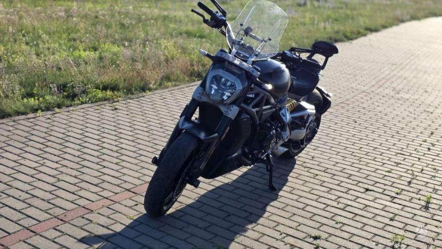 Black Ducati Diavel 2016 in Kaunas, with an engine capacity of 1.26 L and mileage of 21 thousand km for 13600 €, photo 5 on AUTOMOTO.COM.LV