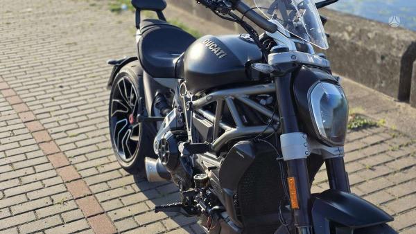 Black Ducati Diavel 2016 in Kaunas, with an engine capacity of 1.26 L and mileage of 21 thousand km for 13600 €, photo 8 on AUTOMOTO.COM.LV