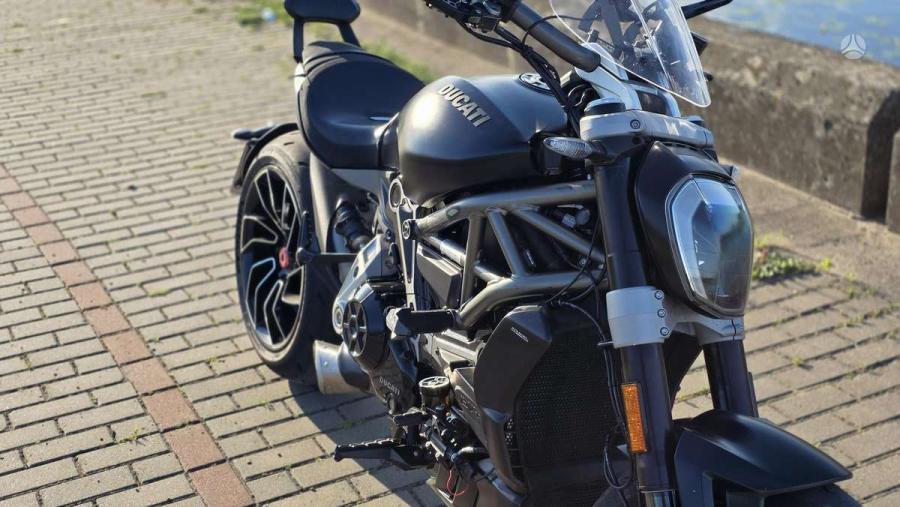 Black Ducati Diavel 2016 in Kaunas, with an engine capacity of 1.26 L and mileage of 21 thousand km for 13600 €, photo 9 on AUTOMOTO.COM.LV