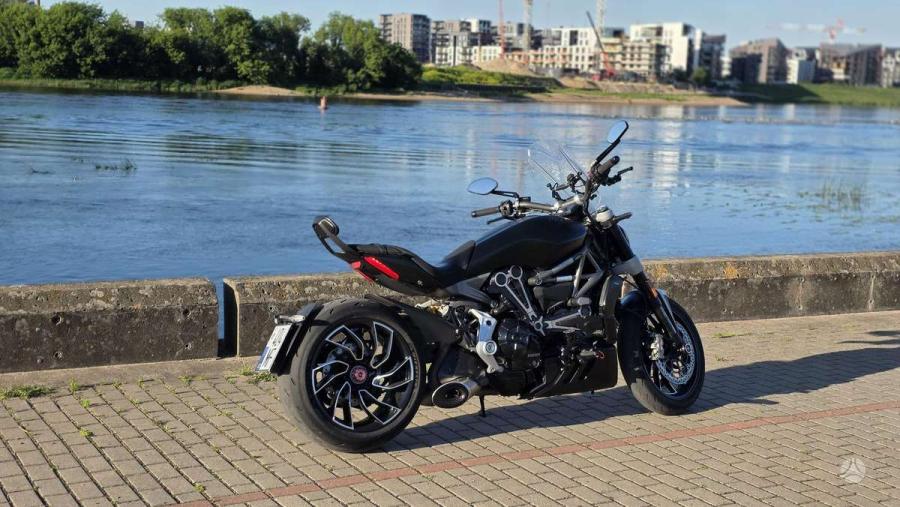 Black Ducati Diavel 2016 in Kaunas, with an engine capacity of 1.26 L and mileage of 21 thousand km for 13600 €, photo 11 on AUTOMOTO.COM.LV