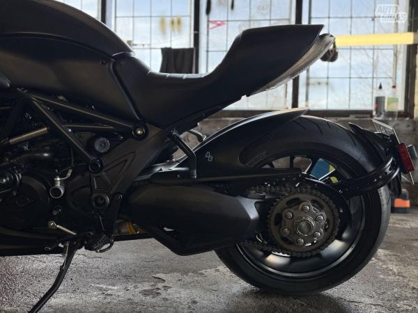 Melns Ducati Diavel 2018 Kupiškis, ar dzinēja tilpumu 1.20 L un nobraukumu 4 tūkst. km par 13250 €, foto 5 vietnē AUTOMOTO.COM.LV