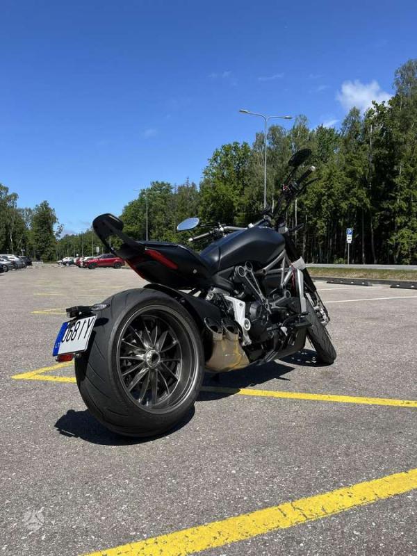 Melns Ducati Diavel 2018 Klaipėda, ar dzinēja tilpumu 1.26 L un nobraukumu 12 tūkst. km par 12500 €, foto 4 vietnē AUTOMOTO.COM.LV