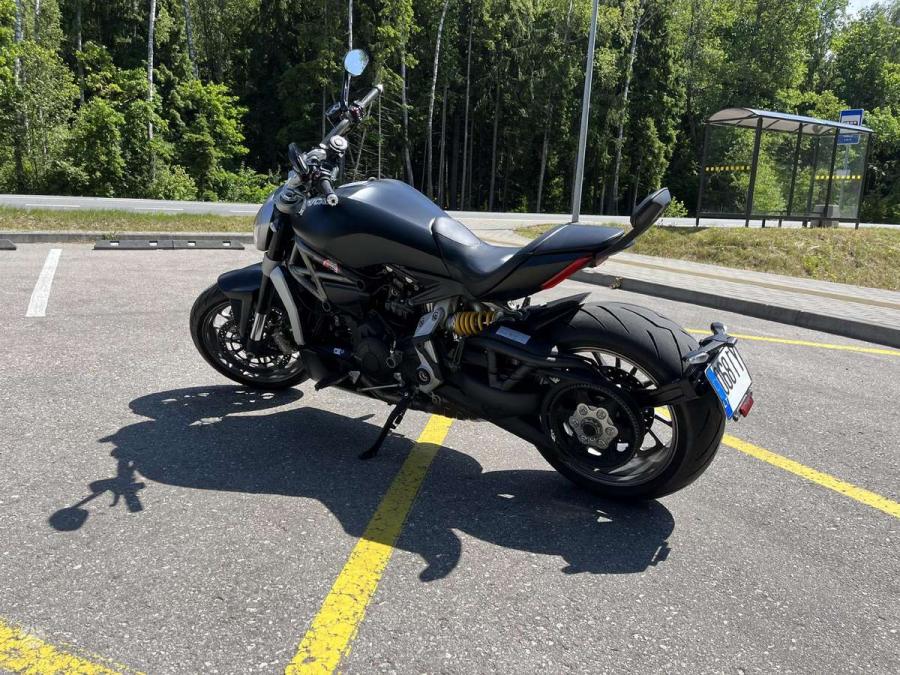 Melns Ducati Diavel 2018 Klaipėda, ar dzinēja tilpumu 1.26 L un nobraukumu 12 tūkst. km par 12500 €, foto 9 vietnē AUTOMOTO.COM.LV