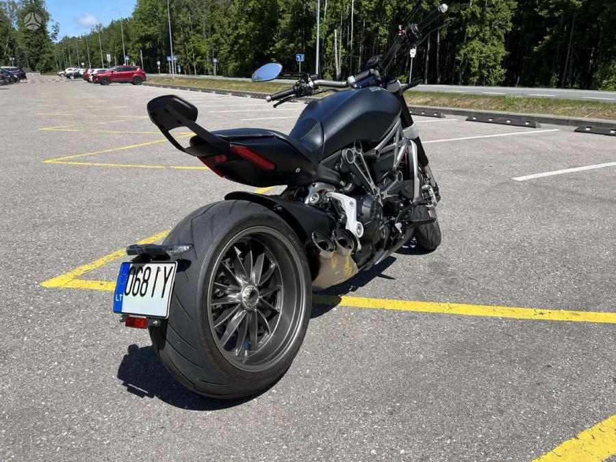 Melns Ducati Diavel 2018 Klaipėda, ar dzinēja tilpumu 1.26 L un nobraukumu 12 tūkst. km par 12500 €, foto 10 vietnē AUTOMOTO.COM.LV