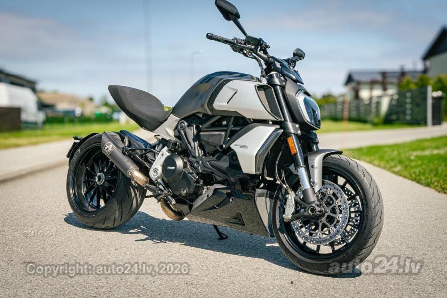 Melns Ducati Diavel 2020 Tallina, ar dzinēja tilpumu 1.26 L un nobraukumu 15 tūkst. km par 17900 €, foto 1 vietnē AUTOMOTO.COM.LV