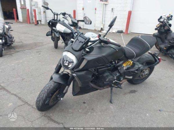 Black Ducati Diavel 2021 in Klaipeda, with an engine capacity of 1.26 L and mileage of 6 thousand km for 4575 €, photo 2 on AUTOMOTO.COM.LV