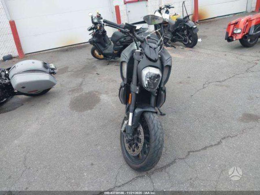 Black Ducati Diavel 2021 in Klaipeda, with an engine capacity of 1.26 L and mileage of 6 thousand km for 4575 €, photo 5 on AUTOMOTO.COM.LV