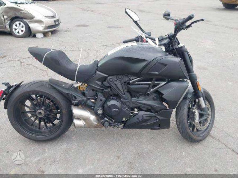 Black Ducati Diavel 2021 in Klaipeda, with an engine capacity of 1.26 L and mileage of 6 thousand km for 4575 €, photo 12 on AUTOMOTO.COM.LV