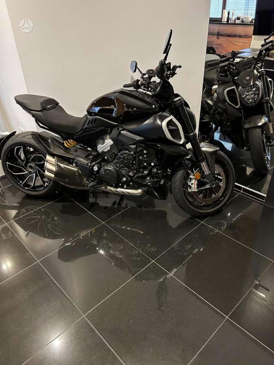 Black Ducati Diavel 2023 in Marijampole, with an engine capacity of 1.16 L and mileage of 43 thousand km for 15900 €, photo 1 on AUTOMOTO.COM.LV