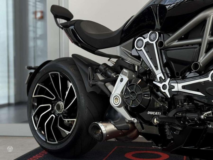 Black Ducati Diavel 2024 in Tallinn, with an engine capacity of 1.26 L and mileage of 673 thousand km for 24999 €, photo 5 on AUTOMOTO.COM.LV