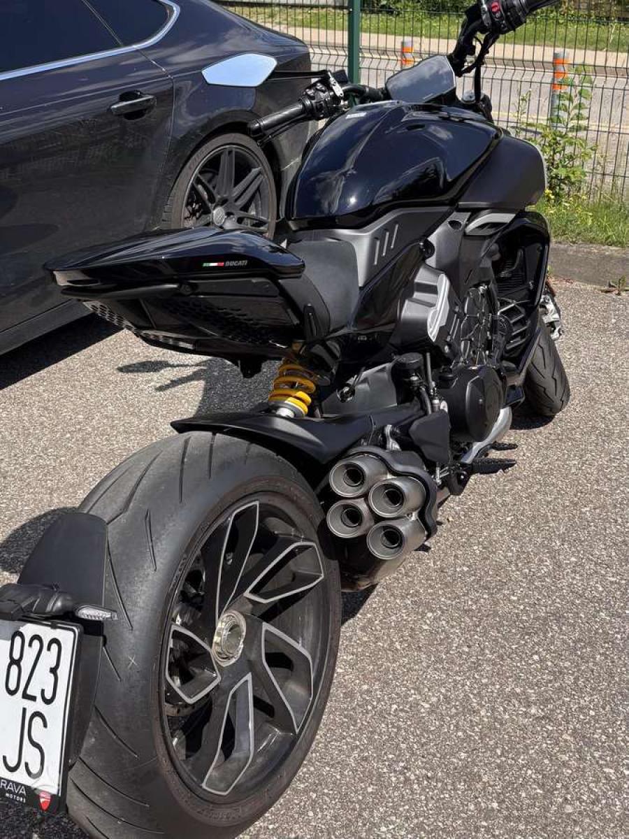 Melns Ducati Diavel 2024 Viļņa, ar dzinēja tilpumu 1.16 L un nobraukumu 0 tūkst. km par 24900 €, foto 3 vietnē AUTOMOTO.COM.LV