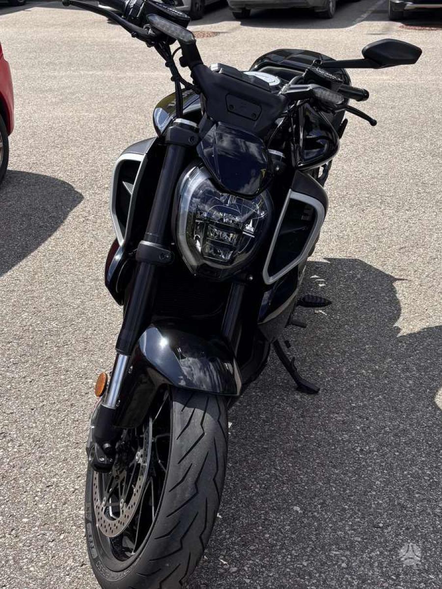 Melns Ducati Diavel 2024 Viļņa, ar dzinēja tilpumu 1.16 L un nobraukumu 0 tūkst. km par 24900 €, foto 4 vietnē AUTOMOTO.COM.LV