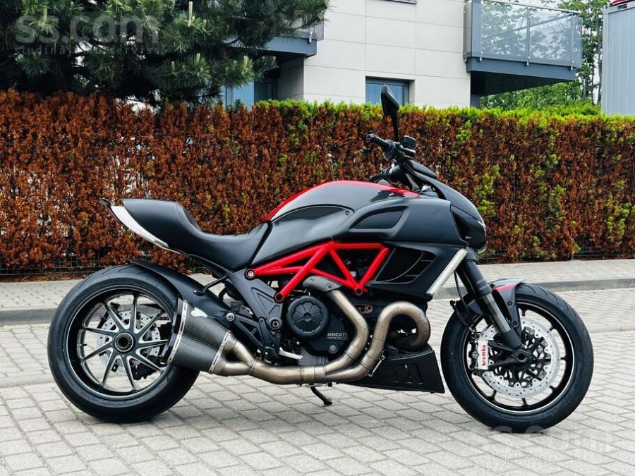 Ducati Diavel 2011 in Riga, with an engine capacity of 1.20 L and mileage of 0 thousand km for 9900 €, photo 4 on AUTOMOTO.COM.LV