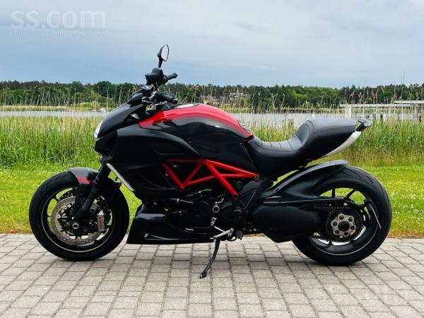 Ducati Diavel 2011 Rīga, ar dzinēja tilpumu 1.20 L un nobraukumu 0 tūkst. km par 9900 €, foto 4 vietnē AUTOMOTO.COM.LV