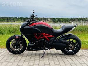 Ducati Diavel 2011 in Riga, with an engine capacity of 1.20 L and mileage of 0 thousand km for 9900 €, photo 5 on AUTOMOTO.COM.LV