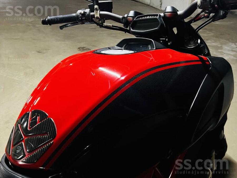 Ducati Diavel 2011 Rīga, ar dzinēja tilpumu 1.20 L un nobraukumu 0 tūkst. km par 9900 €, foto 5 vietnē AUTOMOTO.COM.LV
