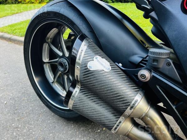 Ducati Diavel 2011 Rīga, ar dzinēja tilpumu 1.20 L un nobraukumu 0 tūkst. km par 8900 €, foto 9 vietnē AUTOMOTO.COM.LV