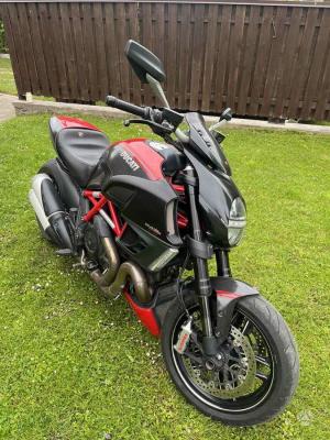 Ducati Diavel 2011 in Panevezys, with an engine capacity of 1.20 L and mileage of 21 thousand km for 6200 €, photo 4 on AUTOMOTO.COM.LV