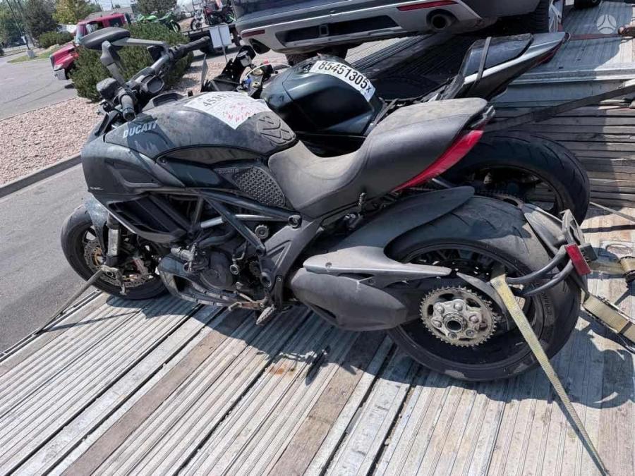 Ducati Diavel 2012 in Klaipeda, with an engine capacity of 0.00 L and mileage of 24 thousand km for 4800 €, photo 4 on AUTOMOTO.COM.LV