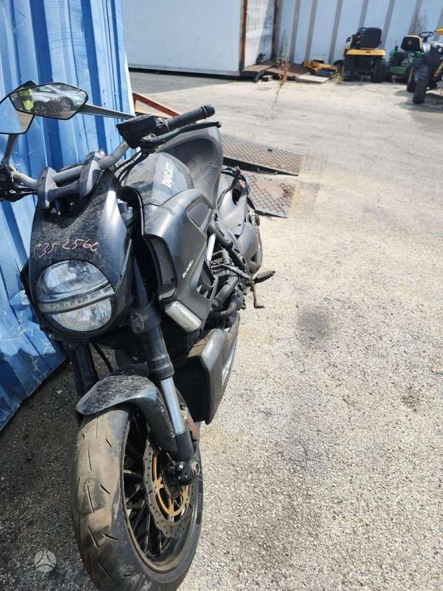 Ducati Diavel 2012 in Klaipeda, with an engine capacity of 0.00 L and mileage of 24 thousand km for 4800 €, photo 9 on AUTOMOTO.COM.LV