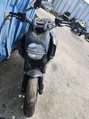 Ducati Diavel 2012 in Klaipeda, with an engine capacity of 0.00 L and mileage of 24 thousand km for 4800 €, photo 10 on AUTOMOTO.COM.LV