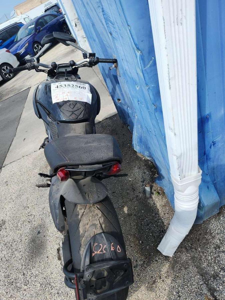 Ducati Diavel 2012 in Klaipeda, with an engine capacity of 0.00 L and mileage of 24 thousand km for 4800 €, photo 12 on AUTOMOTO.COM.LV