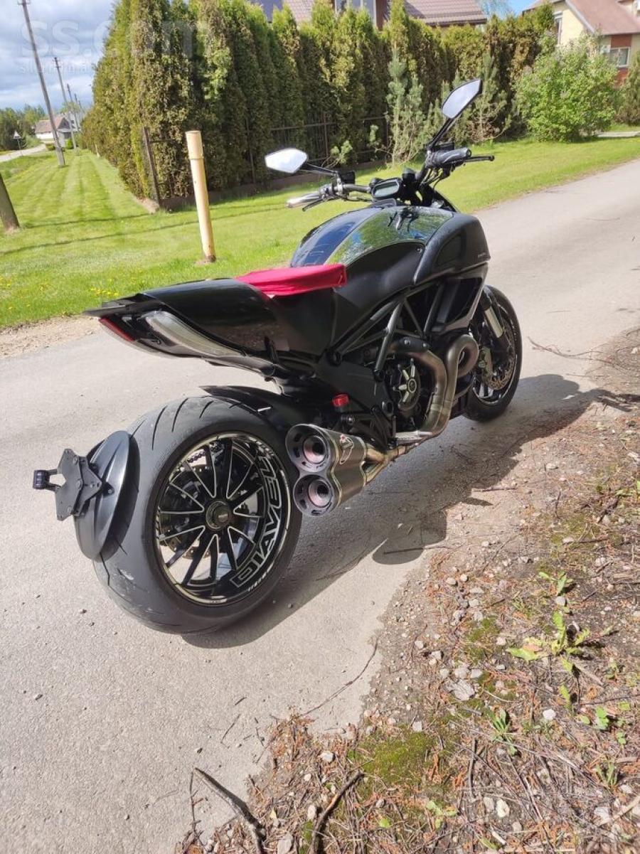 Ducati Diavel 2013 in Daugavpils, with an engine capacity of 1.20 L and mileage of 0 thousand km for 9000 €, photo 3 on AUTOMOTO.COM.LV