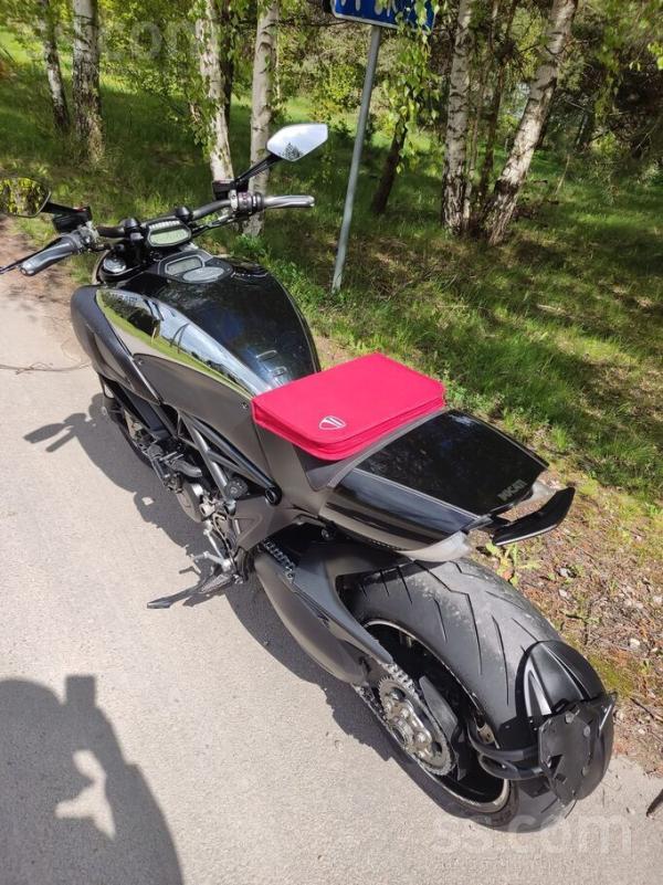 Ducati Diavel 2013 in Daugavpils, with an engine capacity of 1.20 L and mileage of 0 thousand km for 9000 €, photo 5 on AUTOMOTO.COM.LV