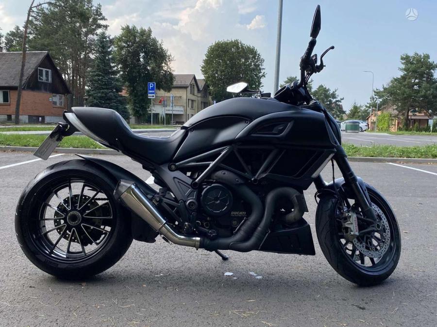 Ducati Diavel 2014 in Druskininkai, with an engine capacity of 1.20 L and mileage of 11 thousand km for 8900 €, photo 3 on AUTOMOTO.COM.LV