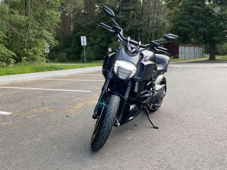 Ducati Diavel 2014 in Druskininkai, with an engine capacity of 1.20 L and mileage of 11 thousand km for 8900 €, photo 4 on AUTOMOTO.COM.LV