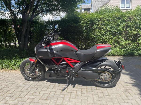 Ducati Diavel 2015 in Vilnius, with an engine capacity of 0.00 L and mileage of 28 thousand km for 9500 €, photo 2 on AUTOMOTO.COM.LV