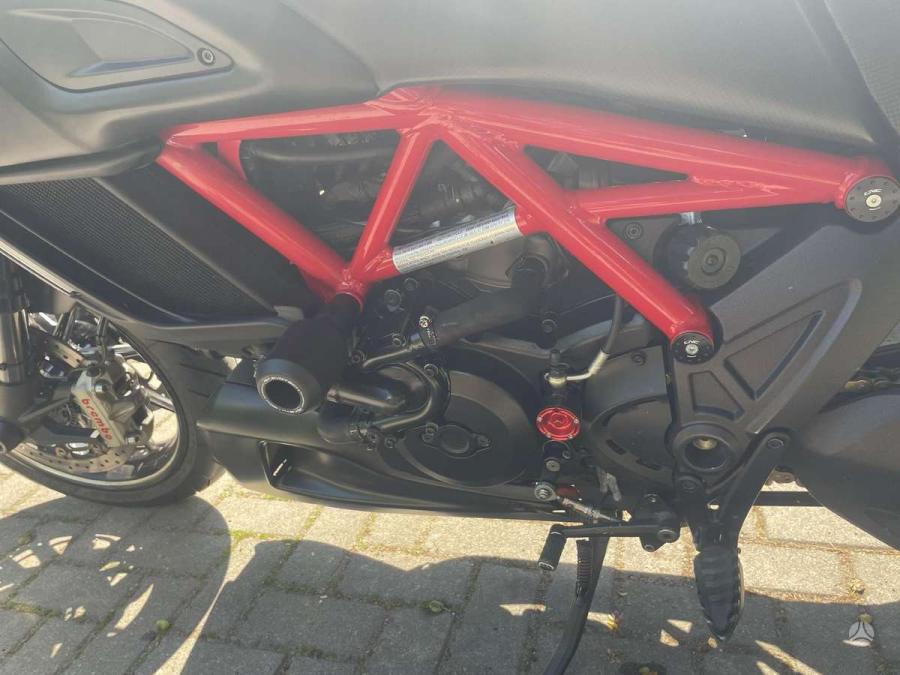 Ducati Diavel 2015 in Vilnius, with an engine capacity of 0.00 L and mileage of 28 thousand km for 9500 €, photo 7 on AUTOMOTO.COM.LV