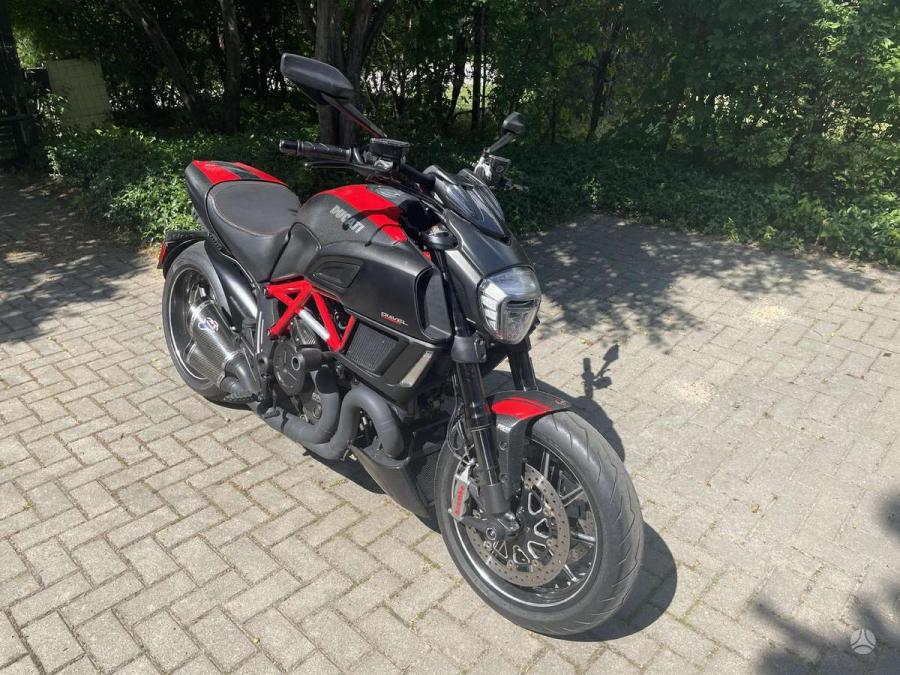 Ducati Diavel 2015 in Vilnius, with an engine capacity of 0.00 L and mileage of 28 thousand km for 9500 €, photo 9 on AUTOMOTO.COM.LV