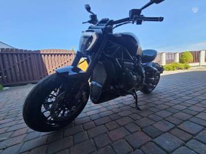 Ducati Diavel 2016 in Kaunas, with an engine capacity of 1.26 L and mileage of 30 thousand km for 9999 €, photo 5 on AUTOMOTO.COM.LV