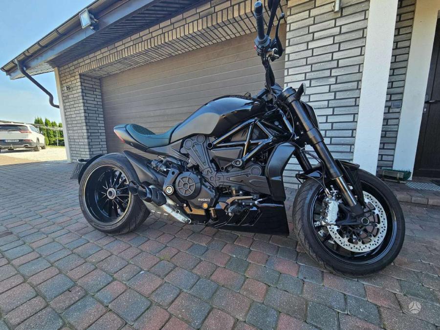 Ducati Diavel 2016 in Kaunas, with an engine capacity of 1.26 L and mileage of 30 thousand km for 9999 €, photo 15 on AUTOMOTO.COM.LV