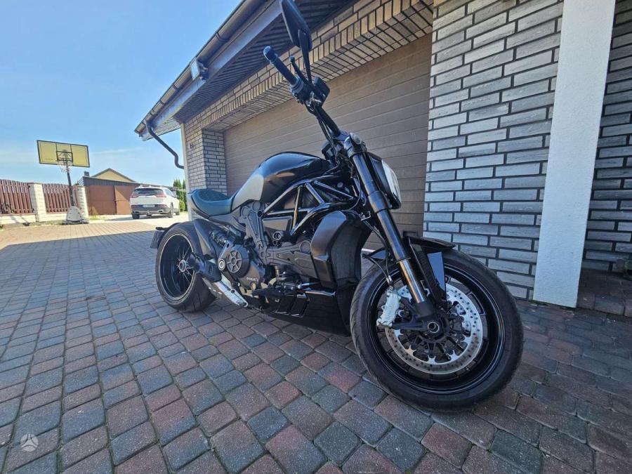 Ducati Diavel 2016 in Kaunas, with an engine capacity of 1.26 L and mileage of 30 thousand km for 9999 €, photo 16 on AUTOMOTO.COM.LV