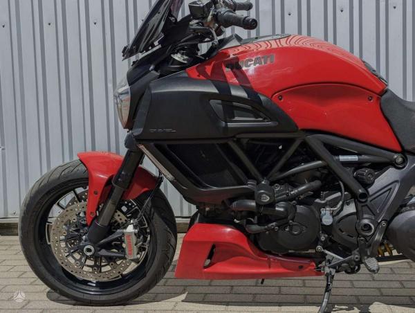 Sarkans Ducati Diavel 2020 Kauņa, ar dzinēja tilpumu 1.20 L un nobraukumu 36 tūkst. km par 8500 €, foto 1 vietnē AUTOMOTO.COM.LV